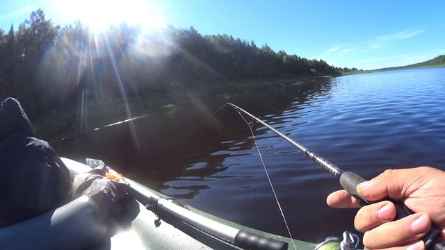 День рыбака на красивой таежной реке.