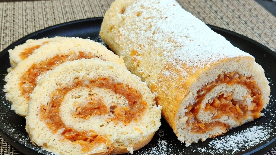 Рулет с яблоками.