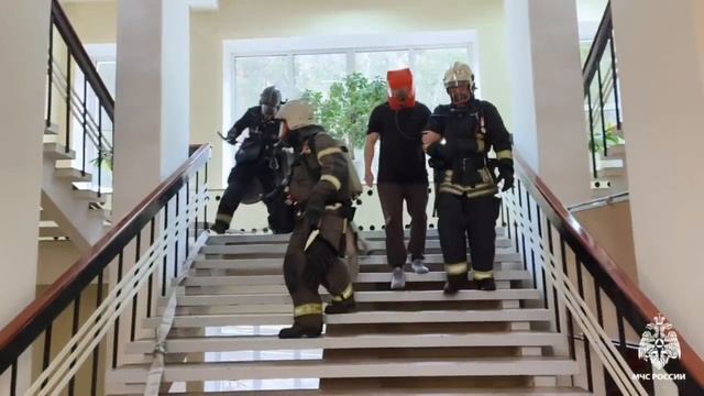 Томские огнеборцы провели учения в Институте оптики