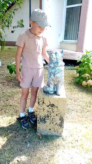 С днём кошек