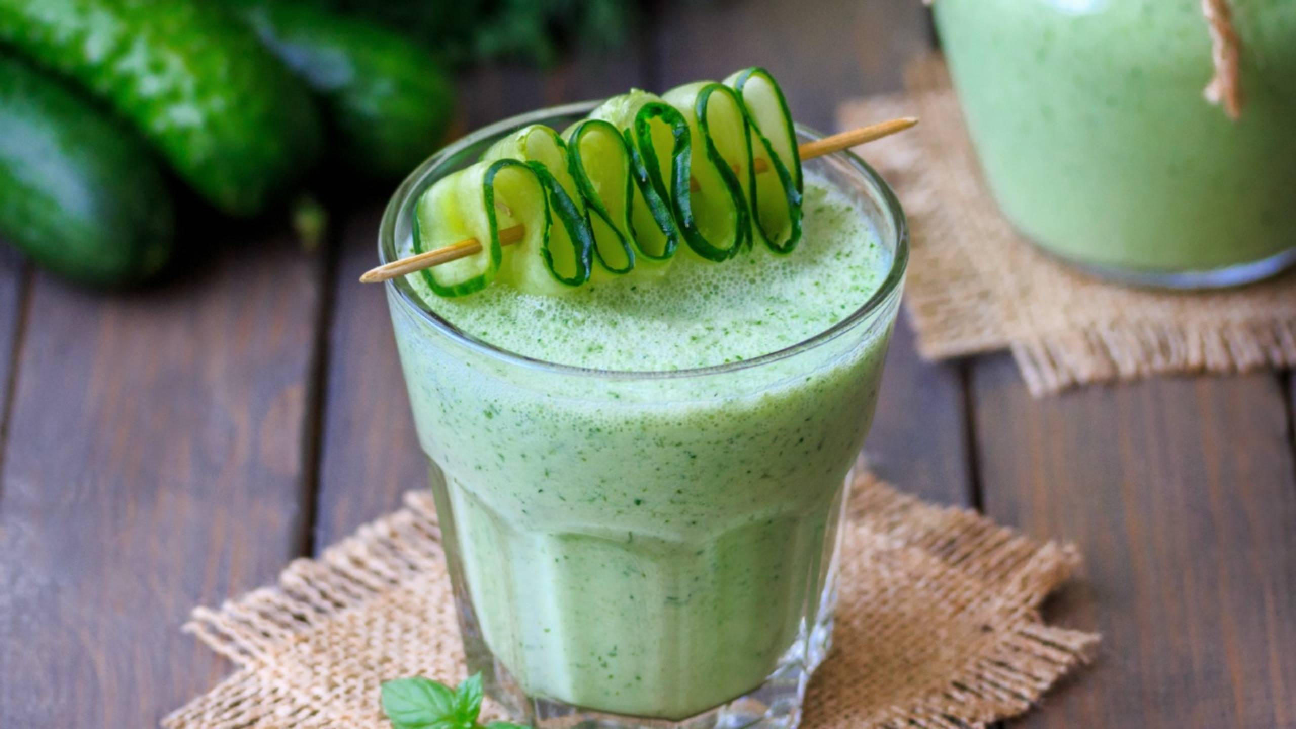 🥒 Огурец + кефир + зелень + чеснок = ЛУЧШИЙ освежающий смузи за 5 минут!