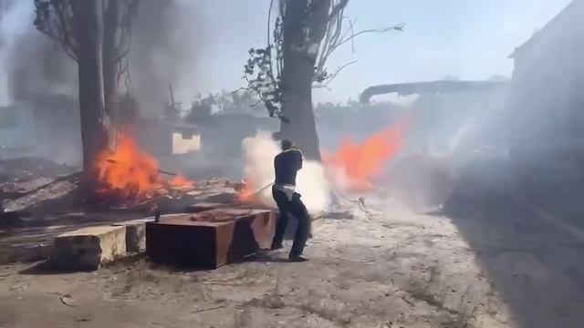 Полицейские потушили пожар, разгоревшийся во дворе колледжа