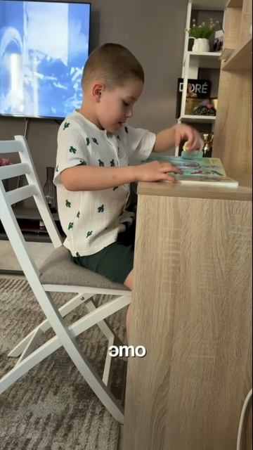 Деревянный.раскладной и компактный стул ХЛОЯ для небольших помещений.