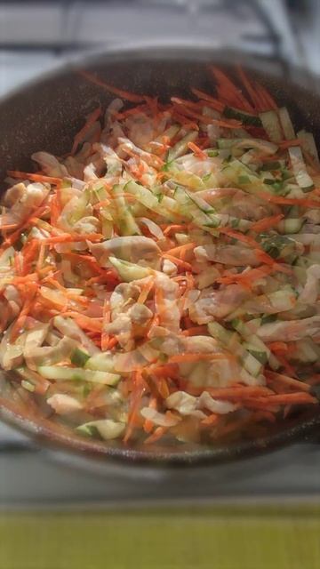 Фунчоза с курицей и овощами