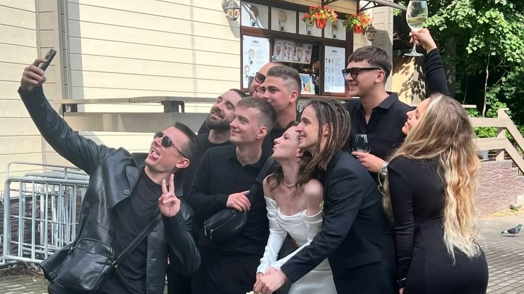 На свадьбе у друга