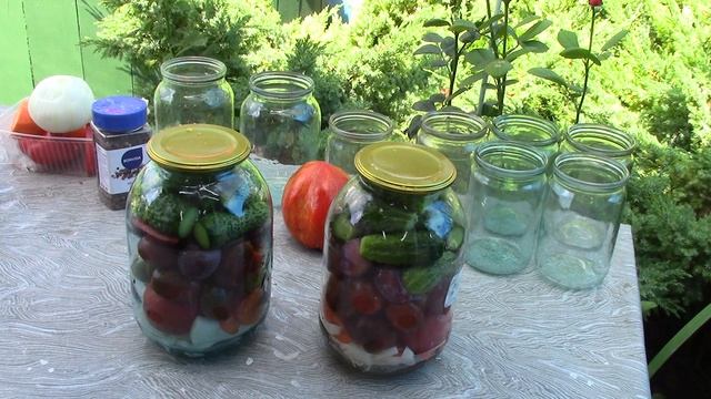 Ассорти их овощей и слив