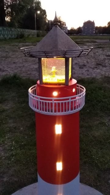 LIGHTHOUSE WITH GOLDFISH
