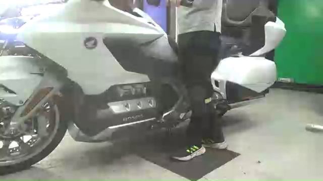 Мотоцикл турист Honda GL 1800 Gold Wing Tour DCT рама SC79 классика кофры гв 2021 пробег 10 т.км