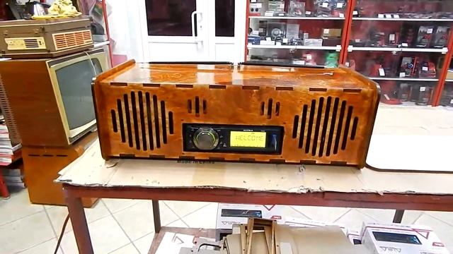 Бумбокс : два 13 см динамика + твитеры + балалайка.