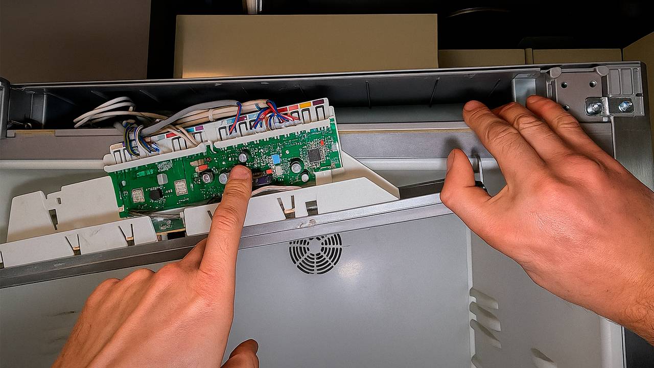 Холодильник Liebherr, проблема по холодильной камере. Подлечил модуль управления