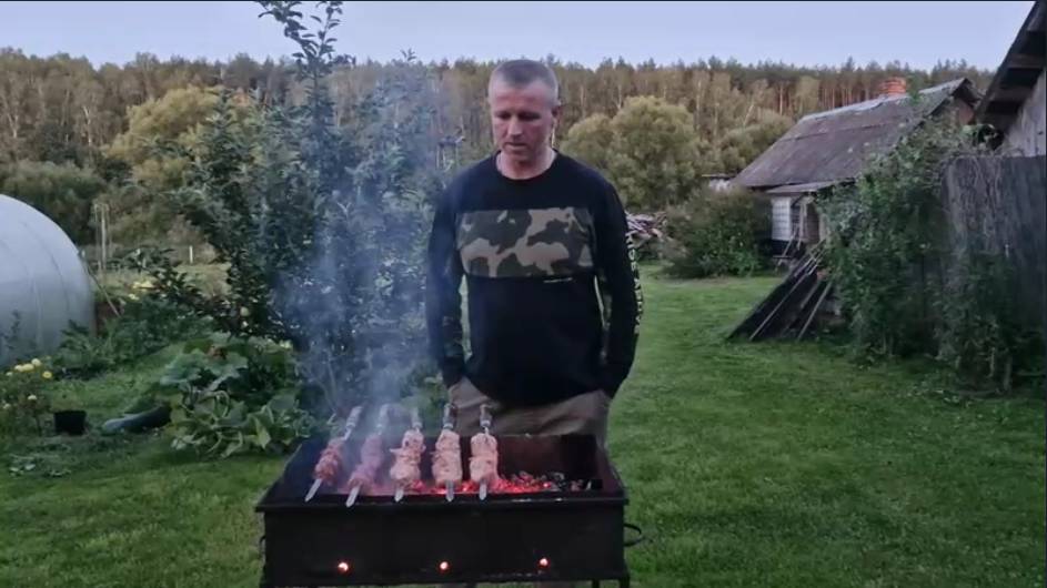 ЖАРИМ ШАШЛЫК, А ЛЁШИК ПОШЕЛ СПАТЬ.