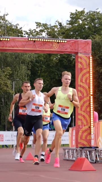 3000 метров мужчины. Илья Карнаухов приехал за рекордом, а уедет с победой 😉