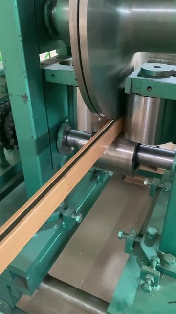 Производство реечного потолка под цвет дерево