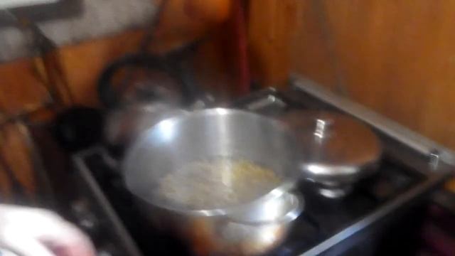 Отварили... горошек готов..