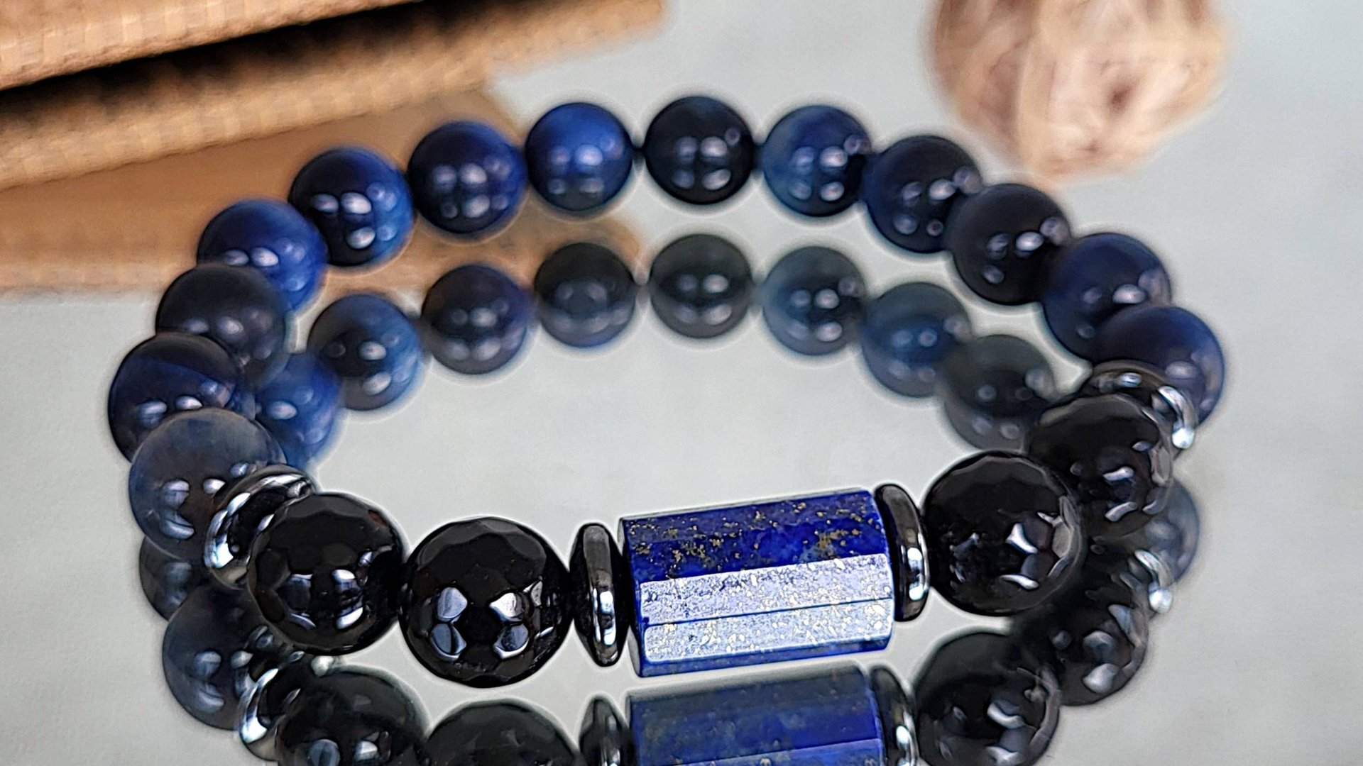Браслет из лазурита, соколиного глаза, агата черного