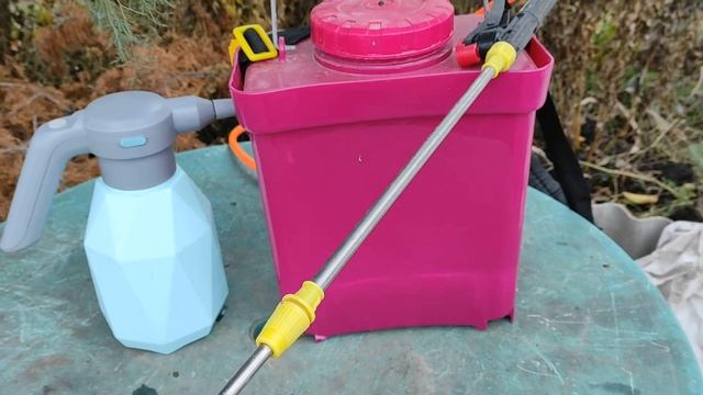 МОЙ ПЕРВЫЙ ОПЫТ ИСПОЛЬЗОВАНИЯ АККУМУЛЯТОРНЫХ ОПРЫСКИВАТЕЛЕЙ на участке. ИХ ПЛЮСЫ и МИНУСЫ #сад