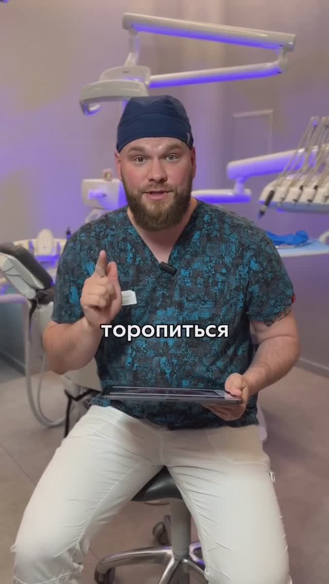 ♀️ Молочный зуб еще не выпал, а постоянный уже прорезался. Что делать?