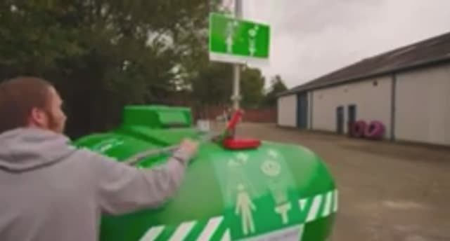 Передвижная станция для экстренной промывки тела и лица