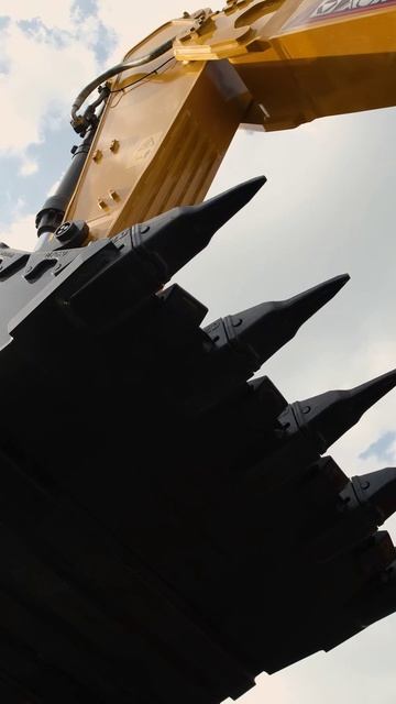 Обзор на гусеничный экскаватор XCMG XE750GK—  Только важное  (часть 1)