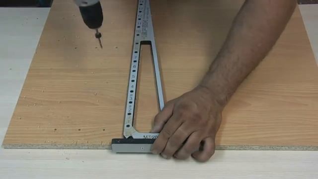 ЧЕРОН - МК 20 - Мебельный кондуктор для полкодержателей и стяжек минификс