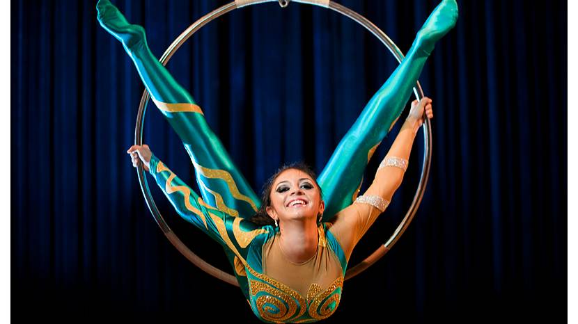 Воздушная гимнастка Яна Янина номер "Феникс" (кольцо) подробнее на сайте в разделе "Наши ученицы"