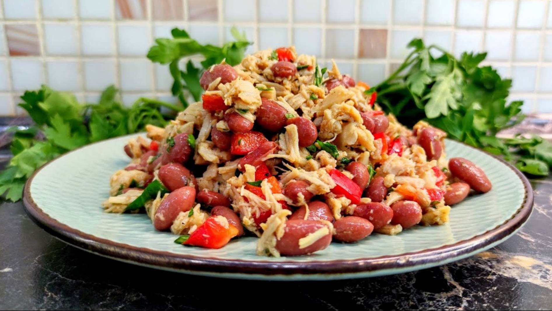Авторский салат с курицей и фасолью. Салат рецепт.