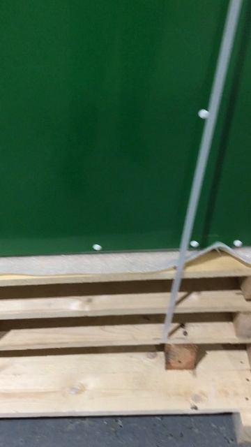 Упаковываем аварийный душ на предприятии перед отправкой