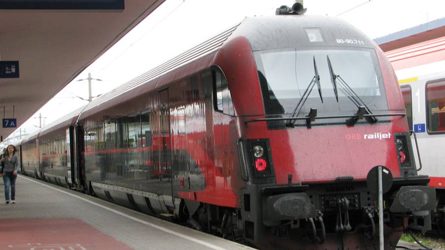 На поезде Rail Jet от Вены до Линца (2009)