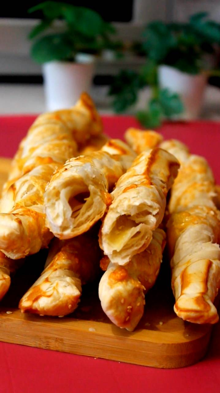 📌 Сырные палочки из слоеного теста