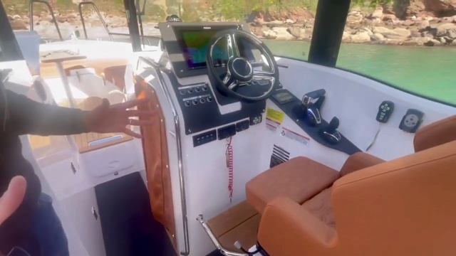 EXPLR 10S обзор катера с кабиной и алюминиевым корпусом