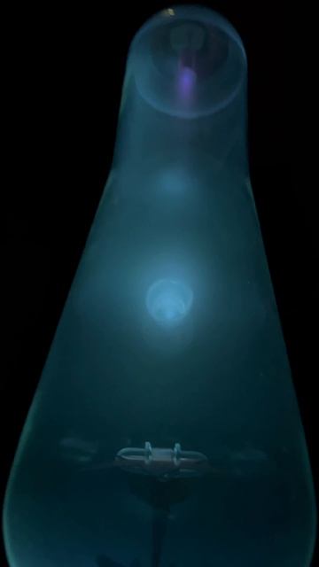 Электронная трубка Крукса со звездой для демонстрации свойств электронов на уроках физики СССР