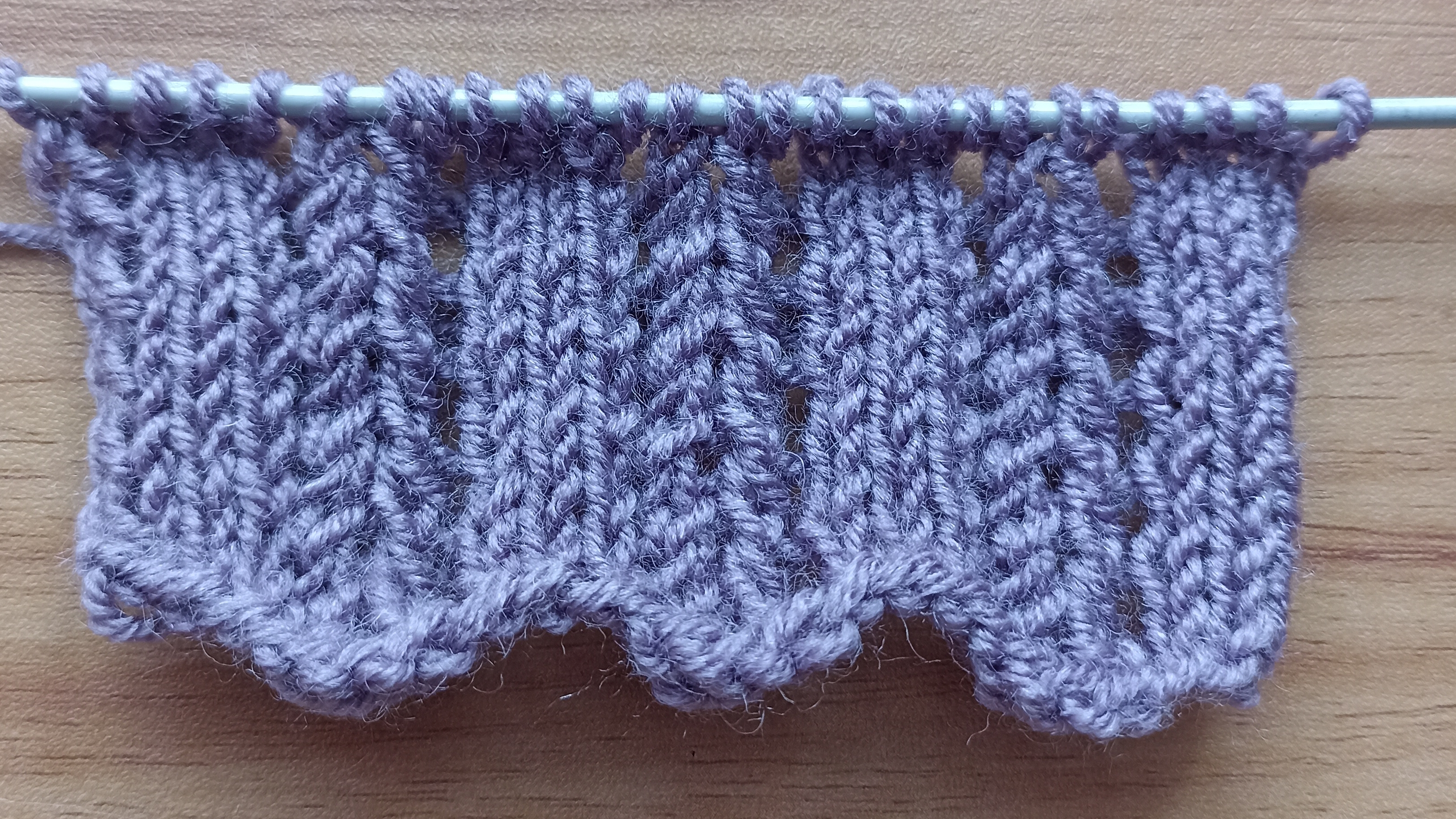 Узор для кардигана спицами.