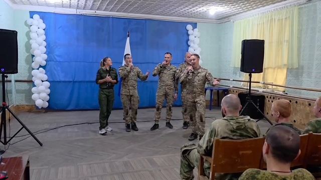 Ансамбль песни и пляски ЦВО исполнил песню Сергея Войтенко - «Фронтовые артисты»