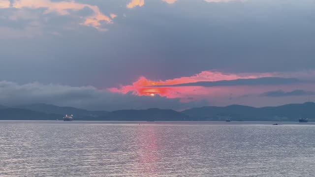 Просто закат солнца и море. Все просто, если не усложнять…Приморье