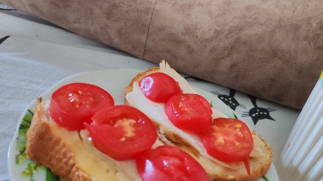 Деревенский перекус, бутерброды на скорую руку и кофе