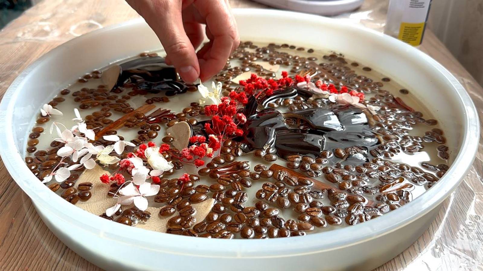 Этот стол из эпоксидной смолы получился не таким, как я ожидала 😅