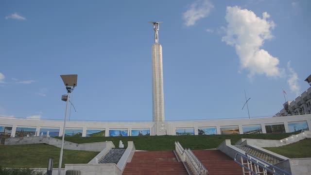 Фонтаны Самары • Склон площади Славы. Июль 2025. Видео 2.