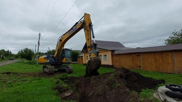 Экскаватор и погрузчик в деле!