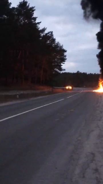 Шаровая молния уничтожает автомобиль