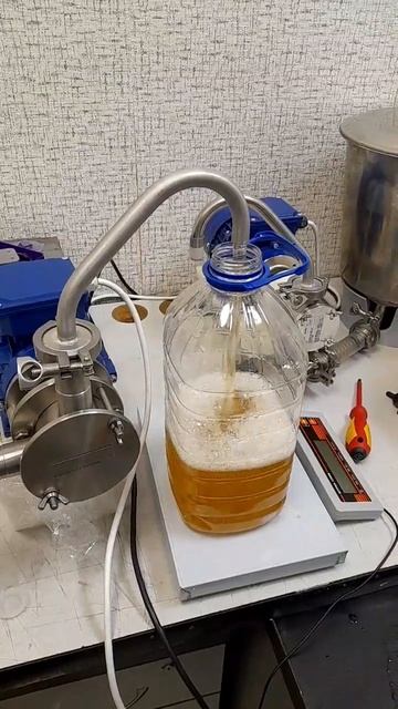 Аппарат розлива АР-1И с электронными весами. Дозировка 5л.