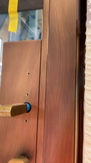 Замок на двери