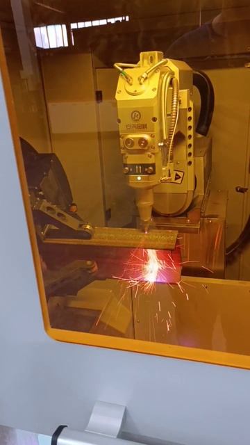 Резка труб на лазерном труборезе A22/3000 Raycus 5-Axis UNI