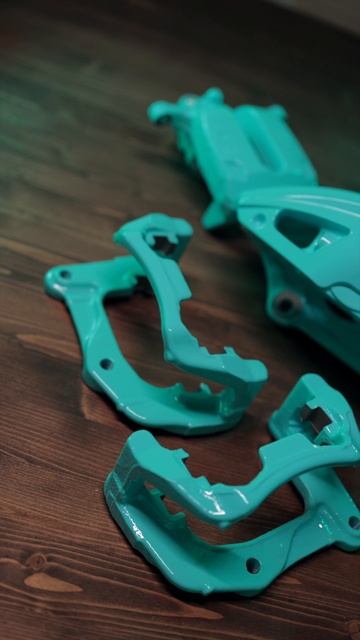 Окрас суппортов BMW 7 в цвет Tiffany Blue