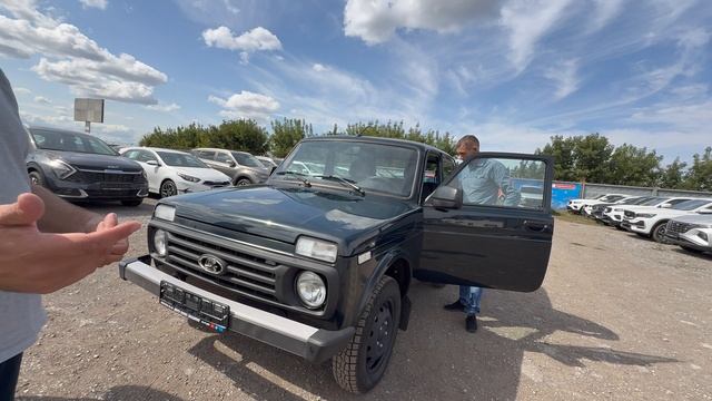 ЛЕГЕНДАРНАЯ НИВА: 40 ЛЕТ В ОДНОМ КУЗОВЕ! Сколько сейчас стоит самая доступная LADA NIVA LEGEND 2025