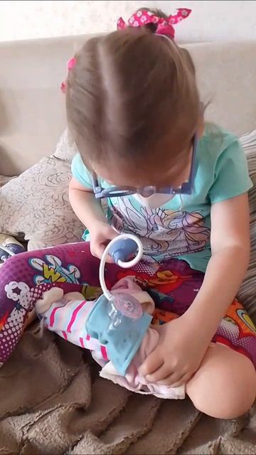 очень серьезный доктор , играем #игры #дети #игра #доктор #больница #играем #детские игры