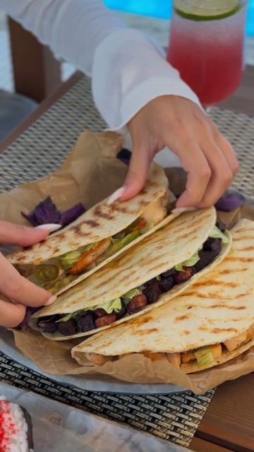 Бар «Маяковский»: любимые блюда, коктейли и кальяны✨