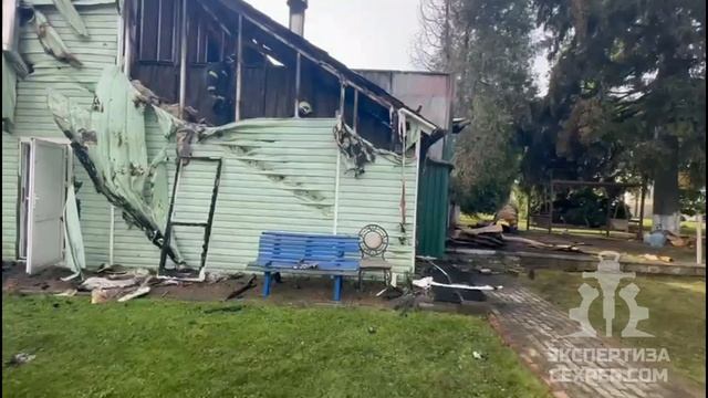 Пожар уничтожил строение и баню в Подмосковье