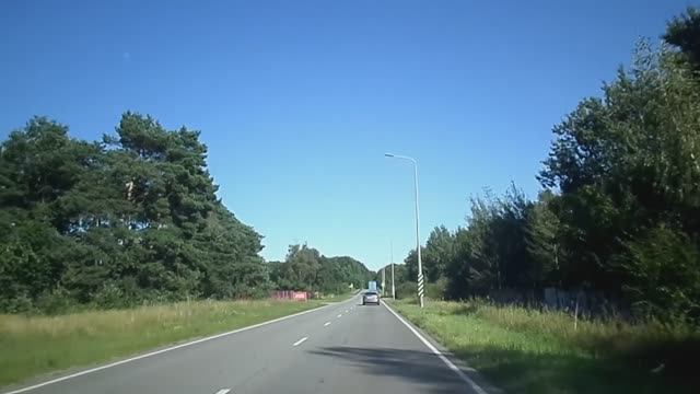 Vamos a la playa en Yantarny. Región de Kaliningrado