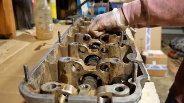 Cylinder Head Rebuild BMW M20B27 -Видео от SimonFordman