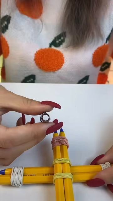 Как сделать арбалет из ручек и резинок 😉 #поделки